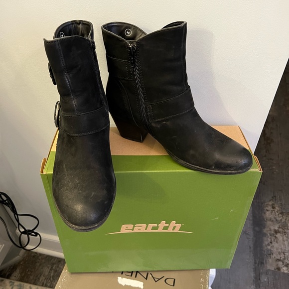 Earth | Shoes | Earth Boots Zip On Sides For Easy Access Dress Up Or ...
